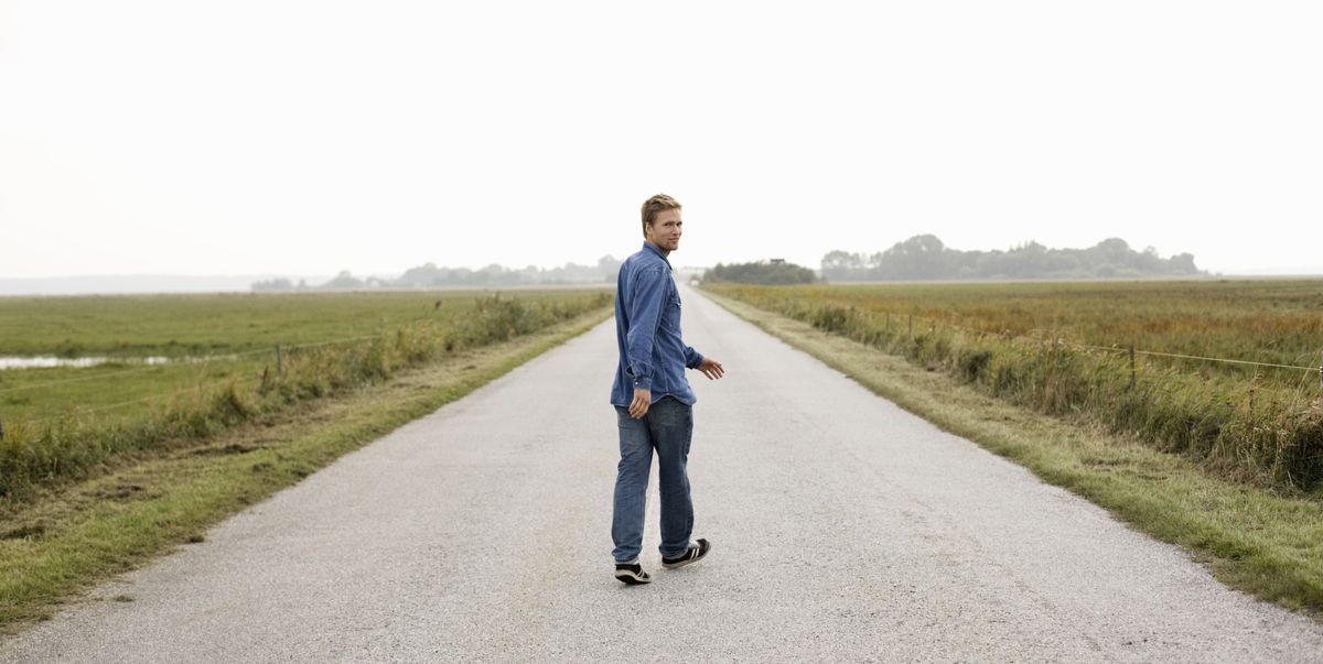 Los sorprendentes beneficios para la salud de caminar hacia atrás - El ...